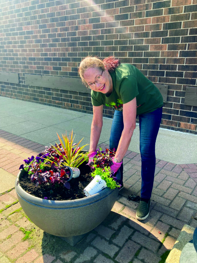 BEAUTIFYING DOWNTOWN | News, Sports, Jobs - The Freeman Journal